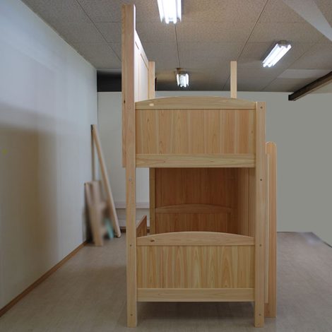 部屋の間仕切りになる二段ベッド 設置部天井に梁あり 2206036 - ヒノキ・ワークスの オーダーメイド ベッド集